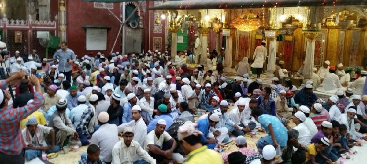 For 35 years, Sindhi volunteers have helped worshippers at a Chennai ...