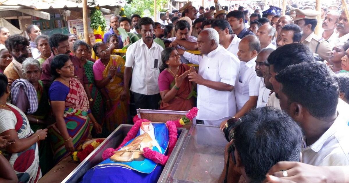 Tamil Nadu: Slipper hurled at Union minister who was attending JNU ...