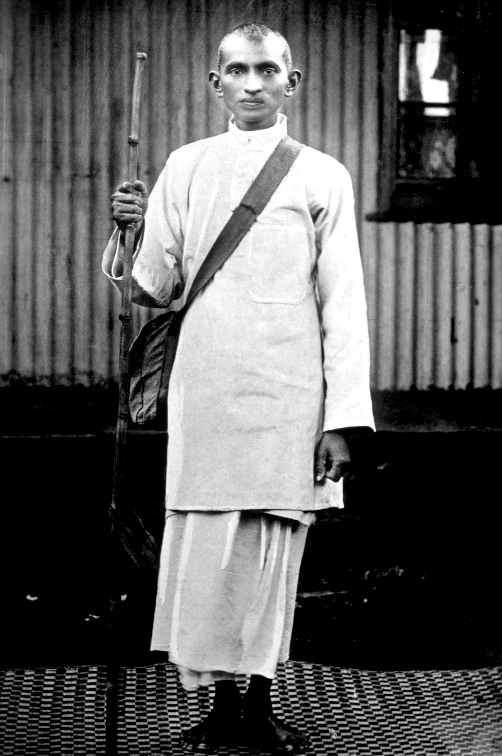 MK Gandhi's most ‘indelicate’ gift for Queen Elizabeth (and other ...